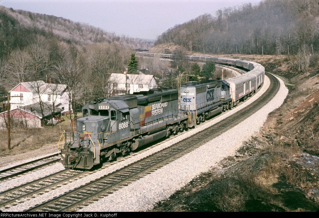 CSX 8088 8171 pulls the Ringling Brothers red unit,